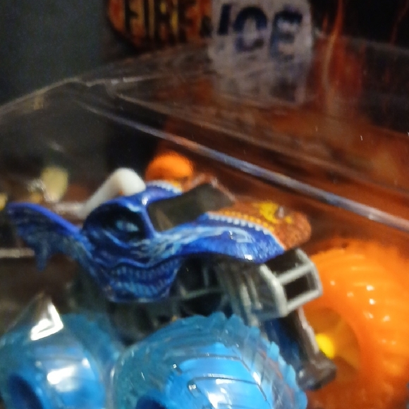 Monster Jam | Toys | Fire Ice Dragon Vs Zombie Monster Jam Split Color ...